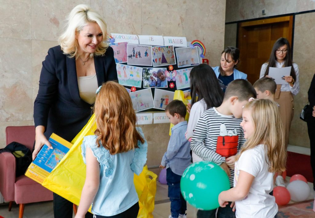 Породица наше највеће богатство – награде најбољима на дечијем ...